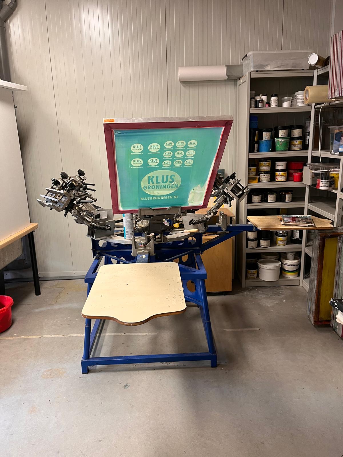 Zeefdruk carrousel Riley Hopkins 6 kleuren. – Drukwerk in de Marge