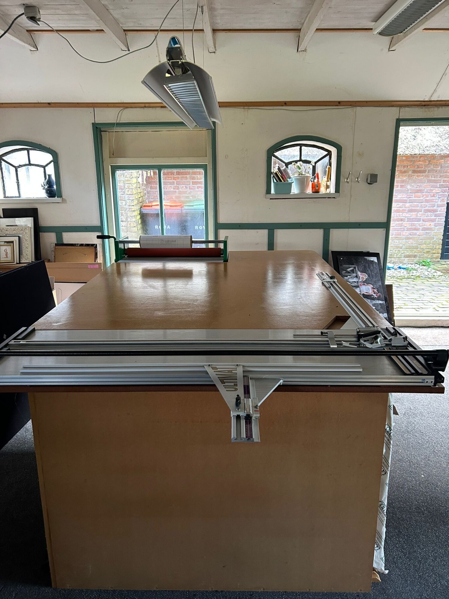 Passe-partout snijder + tafel en opplakmachine – Drukwerk in de Marge